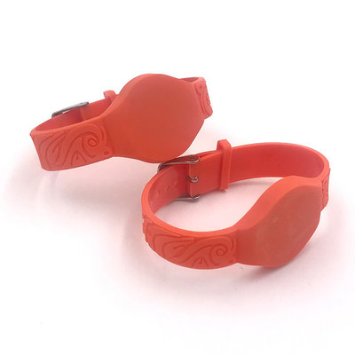 Wholesale Well-made 13.56 Mhz ISO14443A MF 1k Round Rfid Silicone Bracelet  Wristbands For Swimming Pool Access Control
